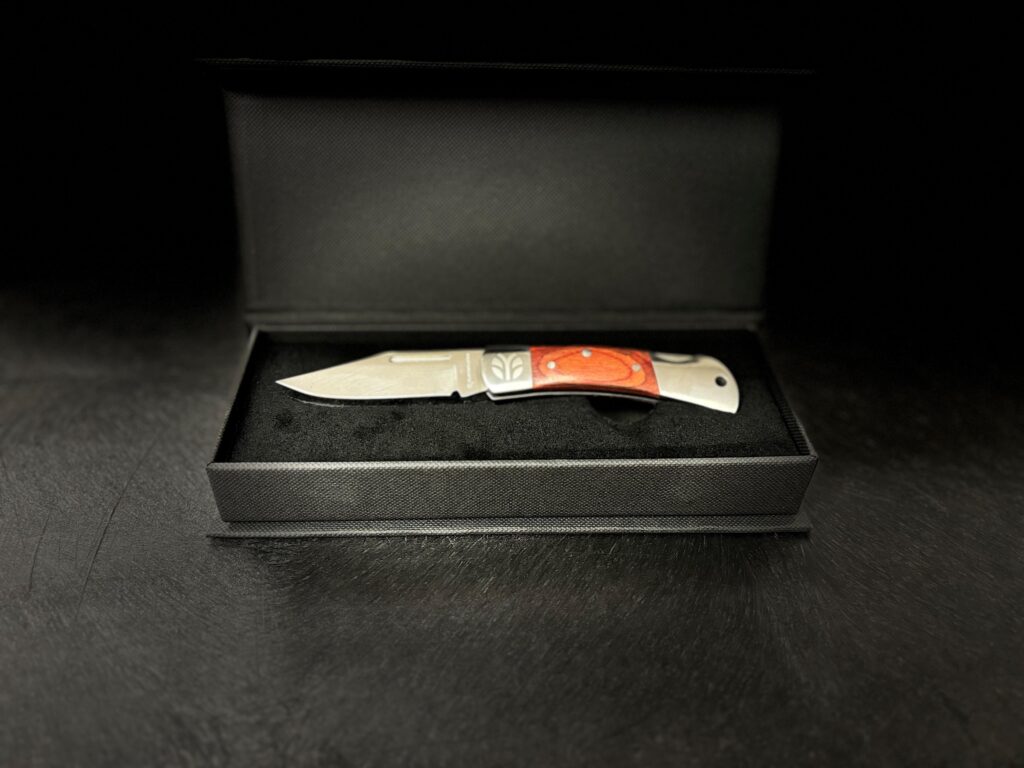 2.5″ Gentleman’s Pocket Knife in Black Card Box | Flint & Flame
